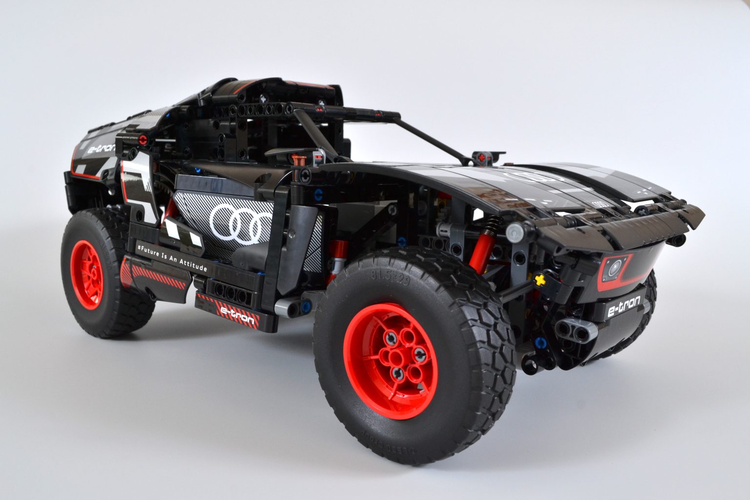 LEGO Technic 42160 Audi RS Q e-tron electric car review