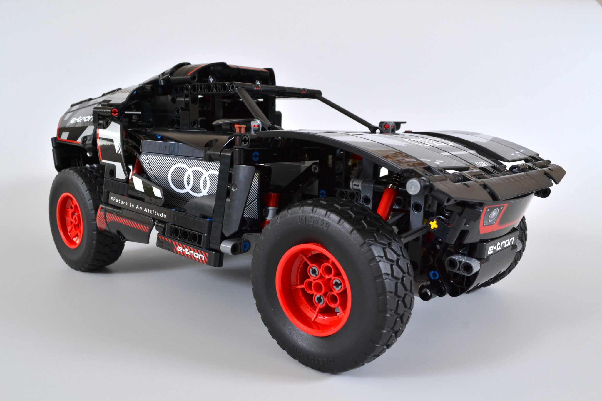 LEGO Technic 42160 Audi RS Q e-tron electric car review