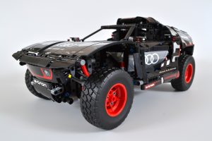 LEGO Technic 42160 Audi RS Q e-tron electric car review