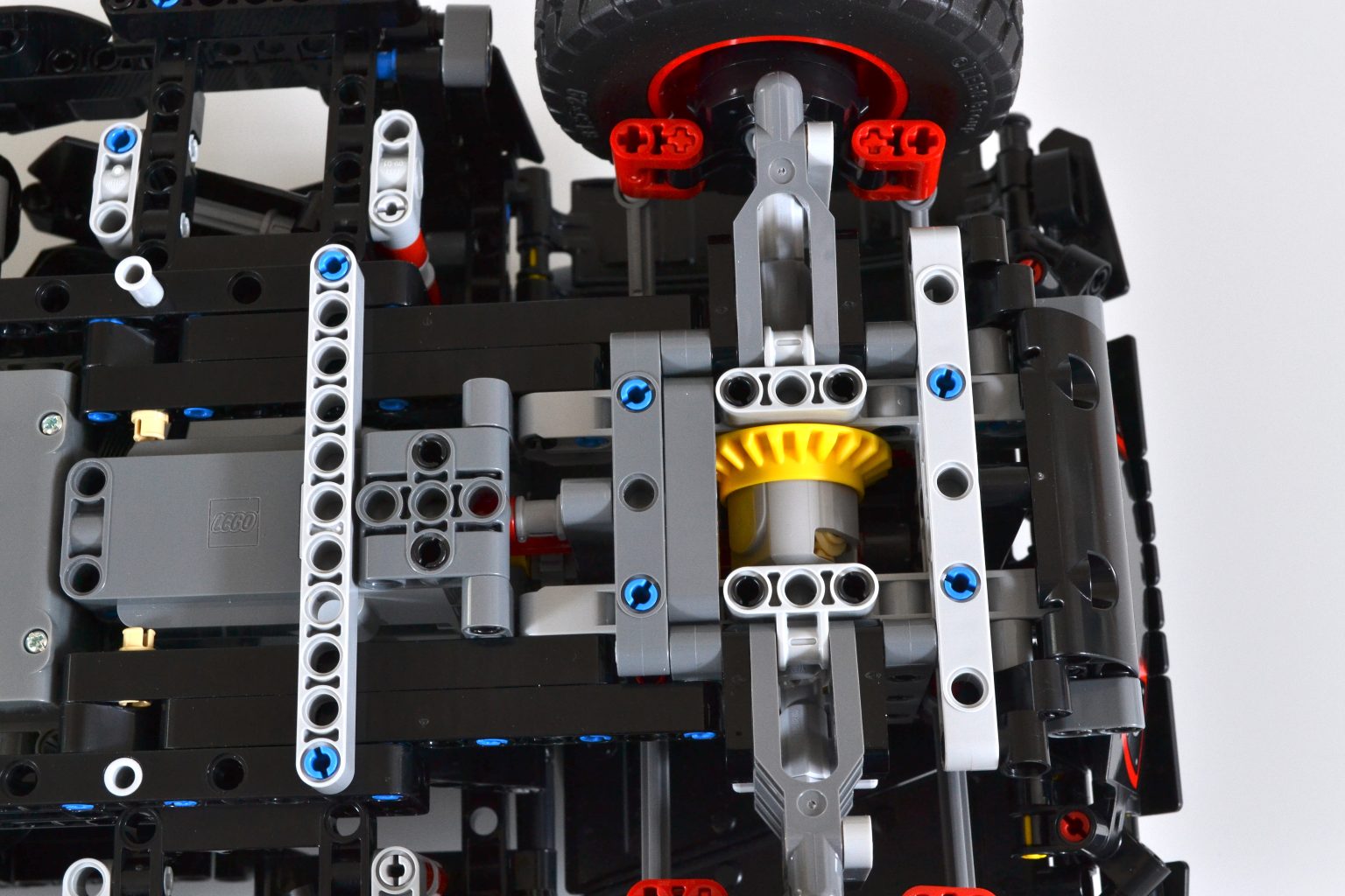 LEGO Technic 42160 Audi RS Q e-tron electric car review