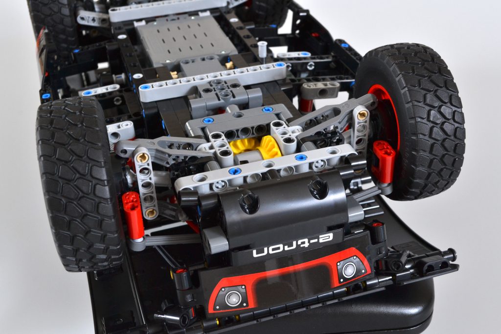 LEGO Technic 42160 Audi RS Q e-tron electric car review