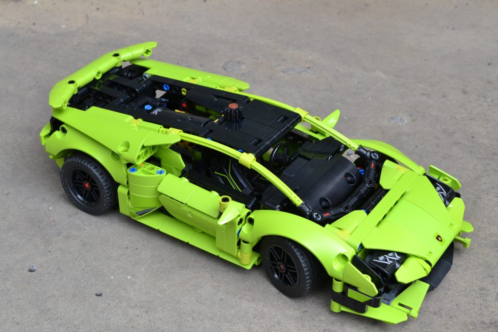 LEGO Technic 42161 Lamborghini Huracán Tecnica review