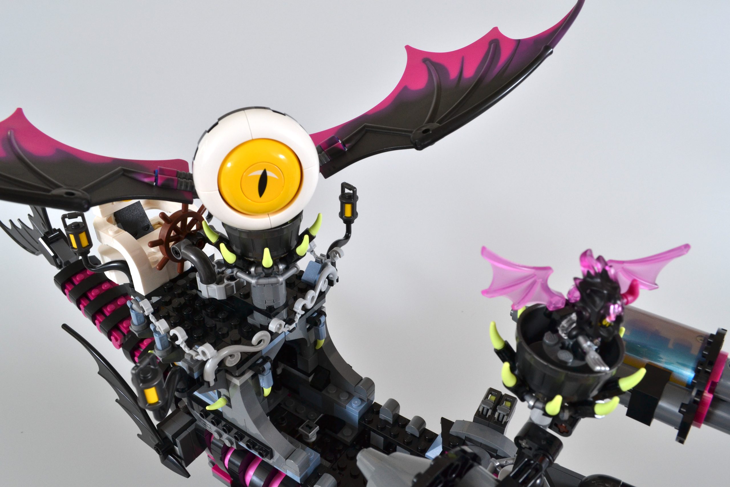LEGO DREAMZzz 71469 Nightmare Shark Ship review