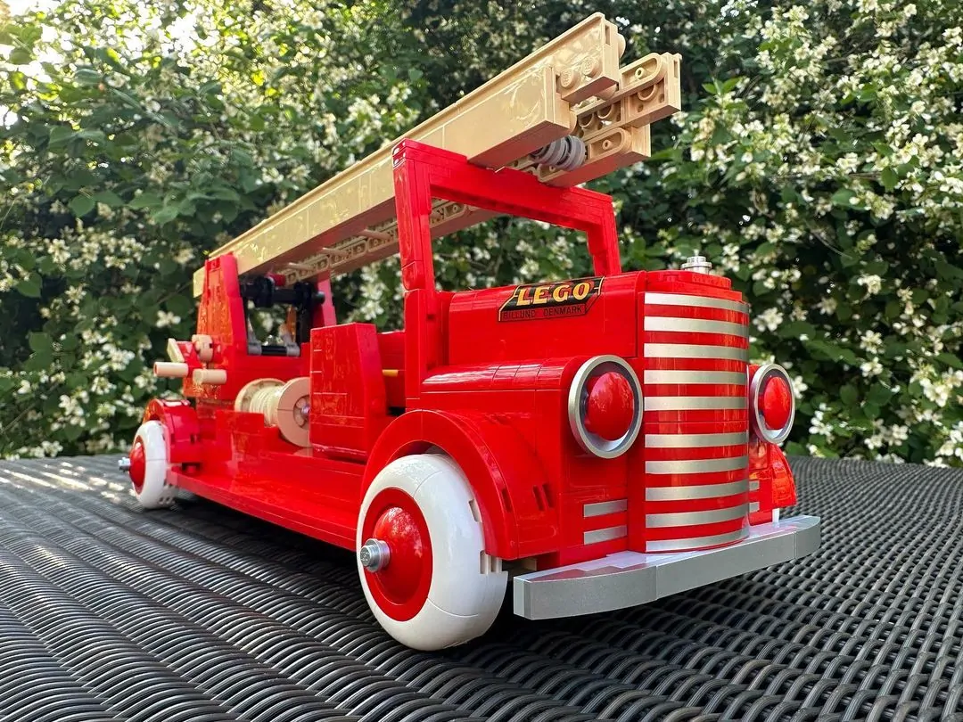 LEGO Inside Tour 2023 exclusive set revealed