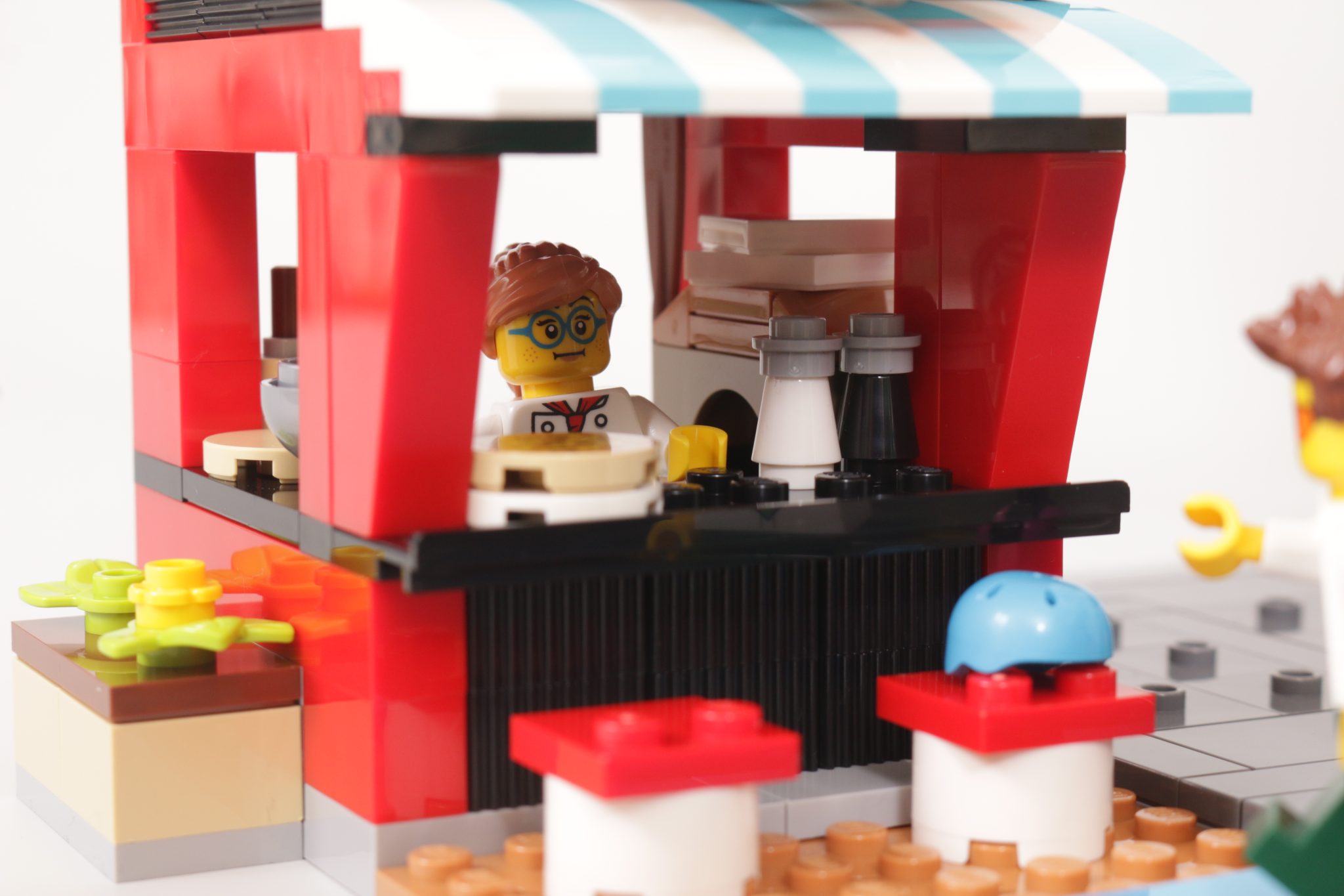 LEGO City 60380 Downtown review and full gallery