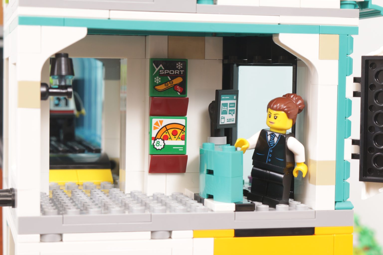 LEGO City 60380 Downtown review and full gallery