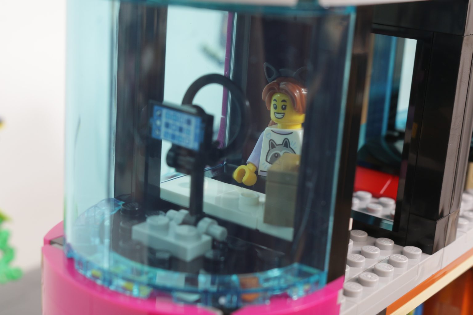 LEGO City 60380 Downtown review and full gallery