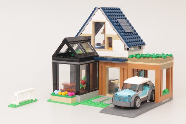 LEGO City 60398 Family House and Electric Car review