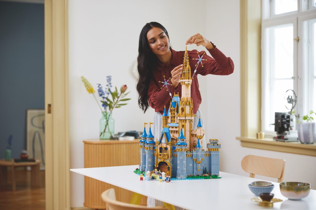 LEGO Disney 43222 Disney Castle visual guide and gallery