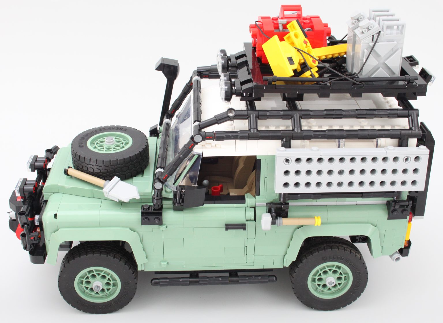LEGO Icons 10317 Land Rover Classic Defender 90 review