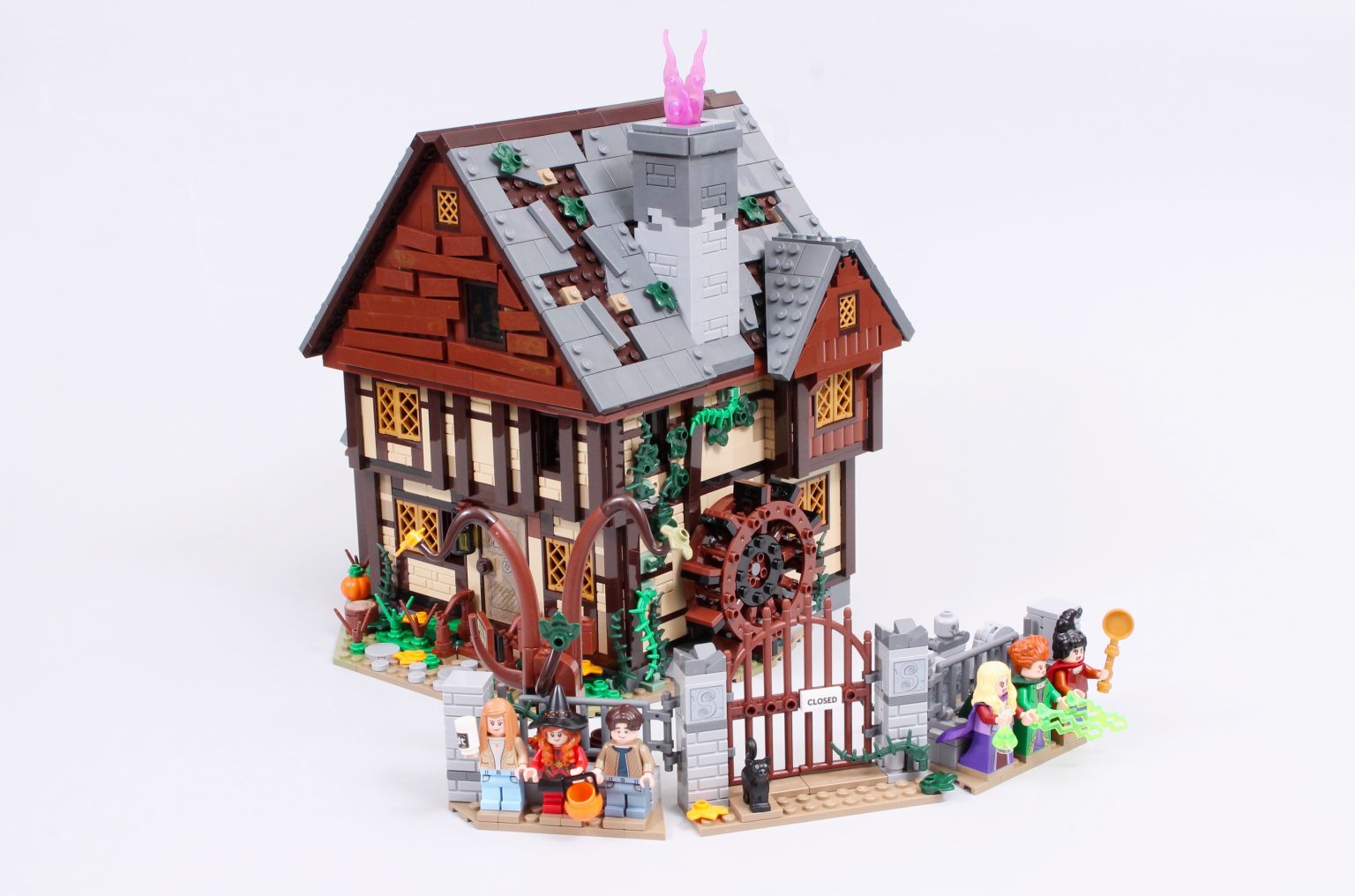 21341 Hocus Pocus: The Sanderson Sisters’ Cottage review