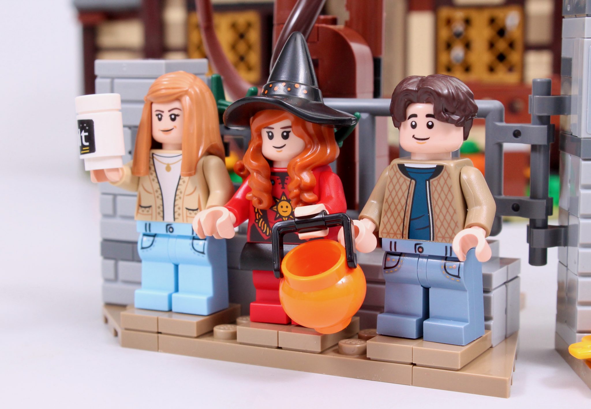 21341 Hocus Pocus: The Sanderson Sisters’ Cottage review