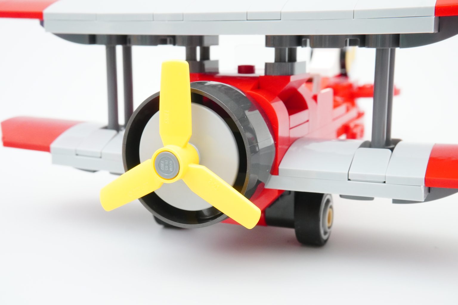 LEGO 76991 Tails' Workshop and Tornado Plane review