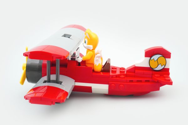 LEGO 76991 Tails' Workshop and Tornado Plane review
