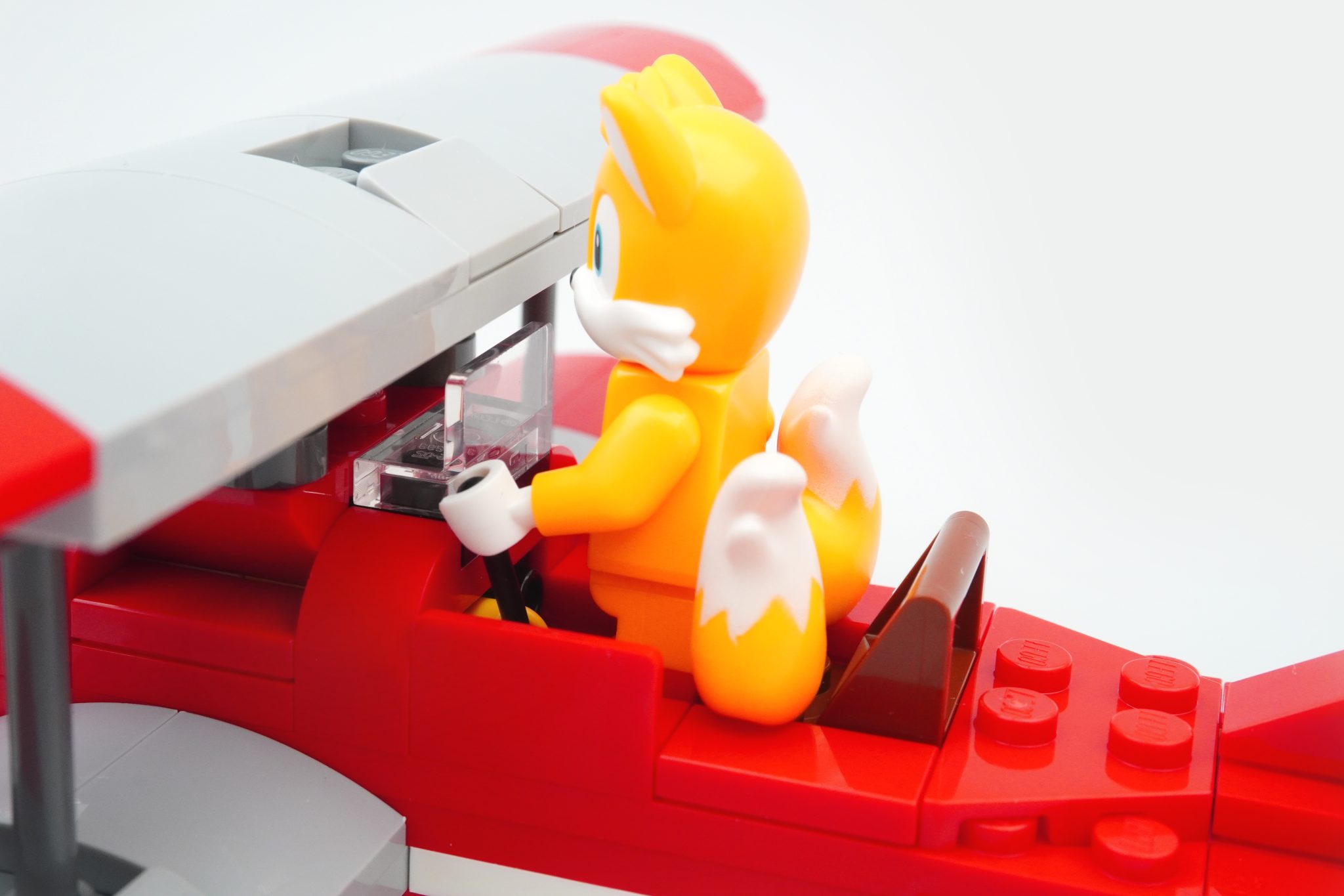 LEGO 76991 Tails' Workshop and Tornado Plane review