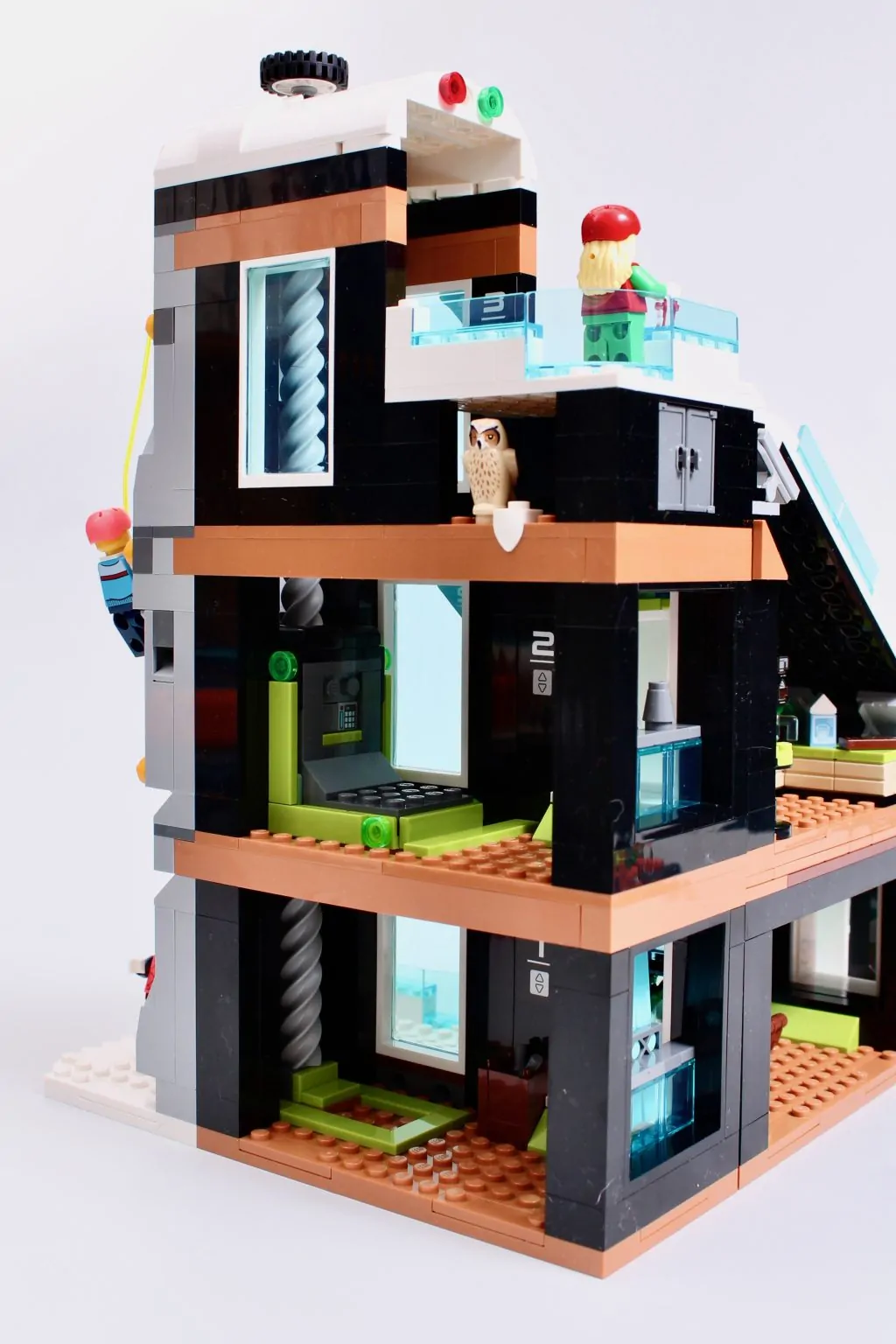 LEGO City 60366 Ski and Climbing Center review