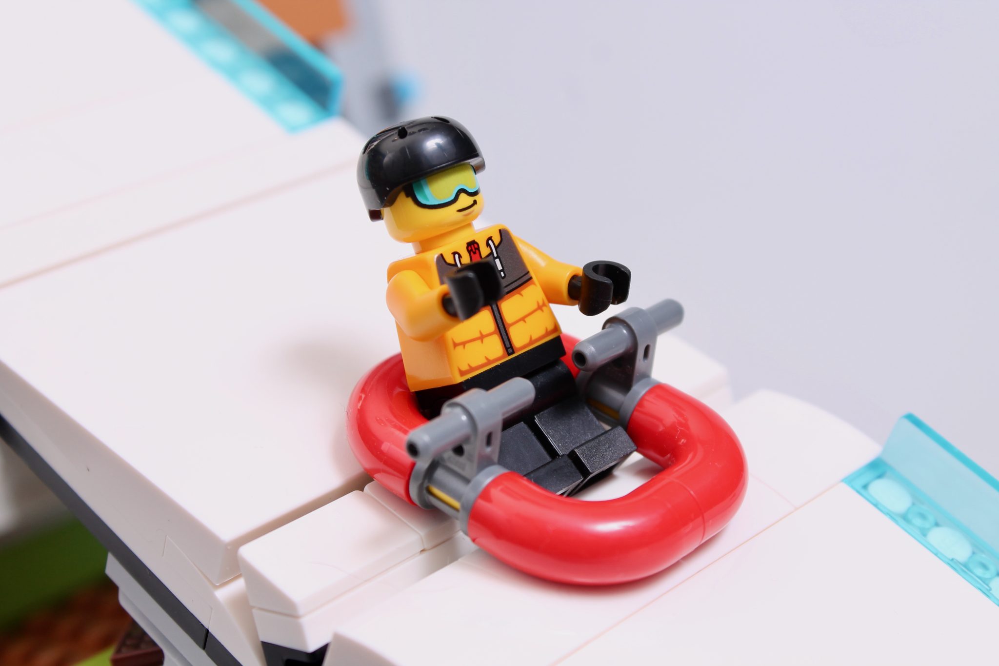 LEGO City 60366 Ski and Climbing Center review