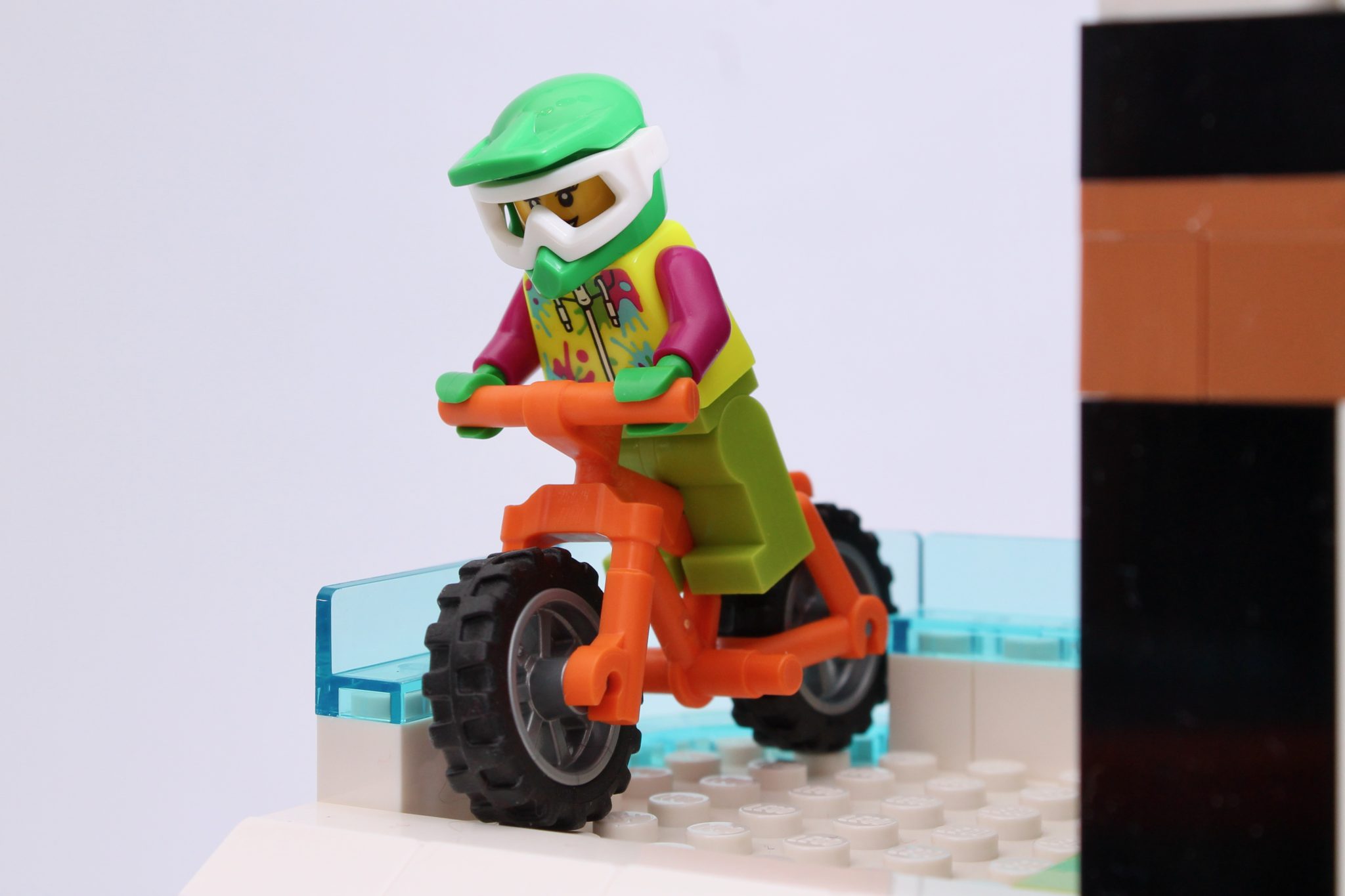 LEGO City 60366 Ski and Climbing Center review