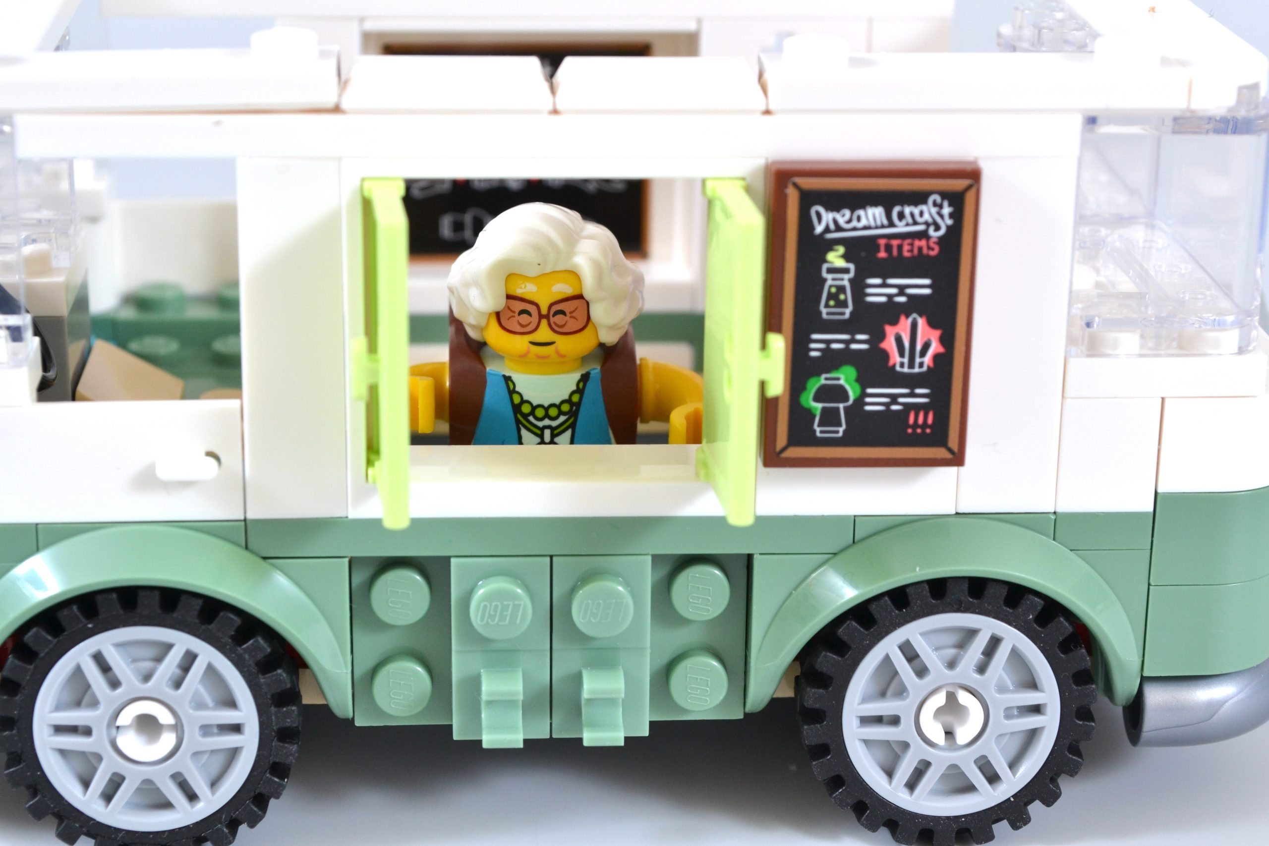 LEGO DREAMZzz 71456 Mrs. Castillo’s Turtle Van review
