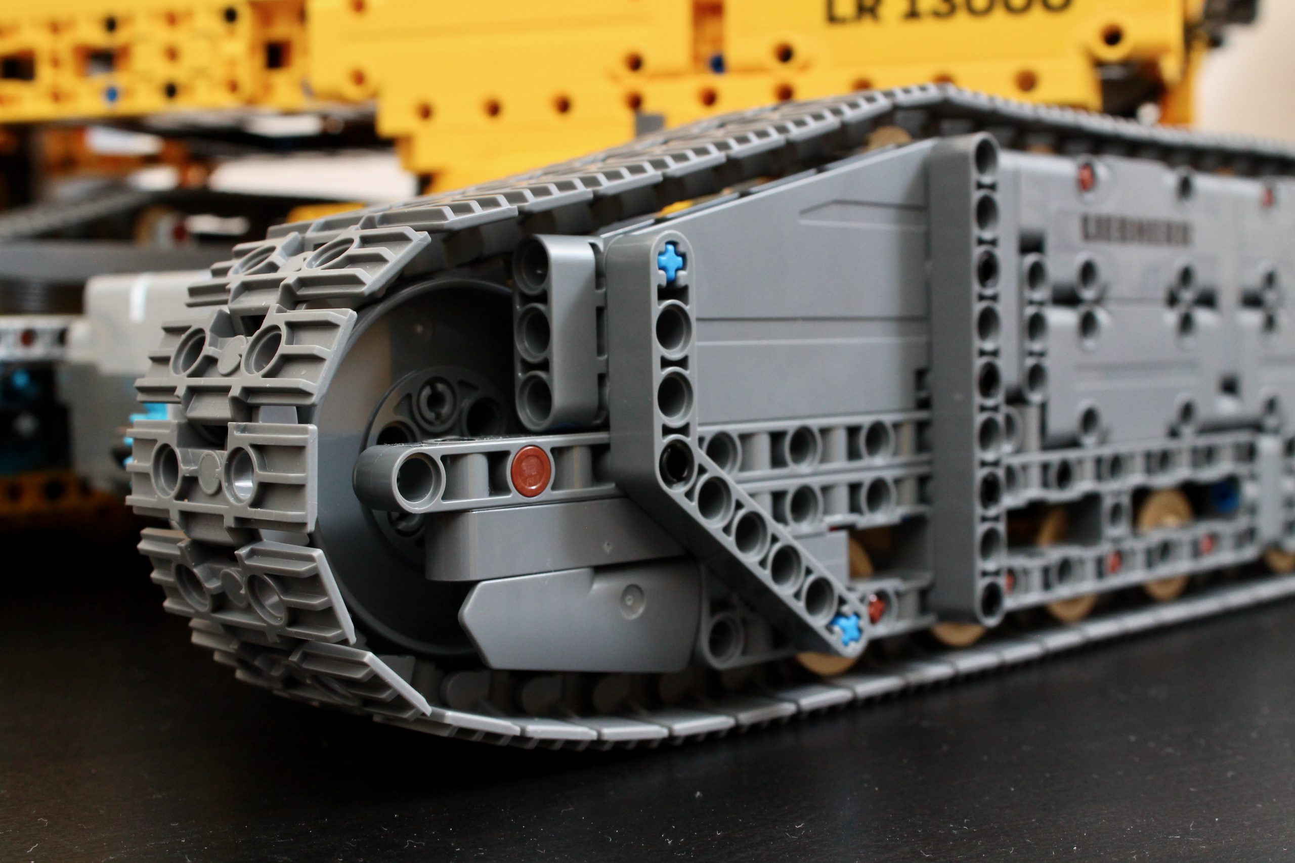 LEGO Technic 42146 Liebherr Crawler Crane LR 13000 review