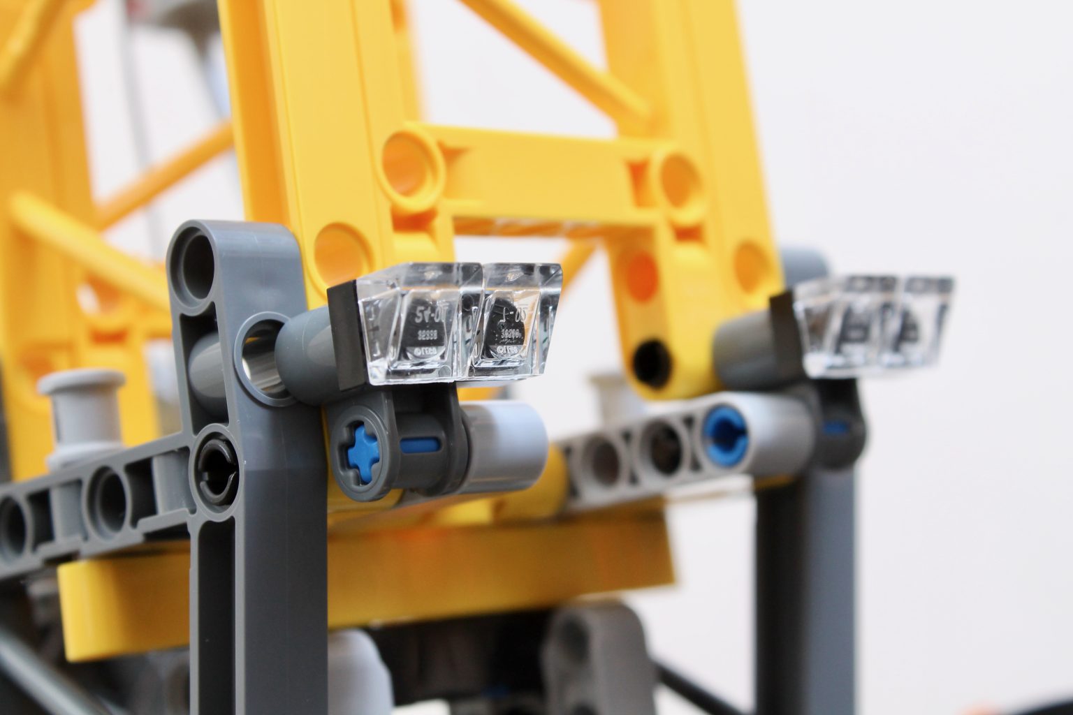 LEGO Technic 42146 Liebherr Crawler Crane LR 13000 review