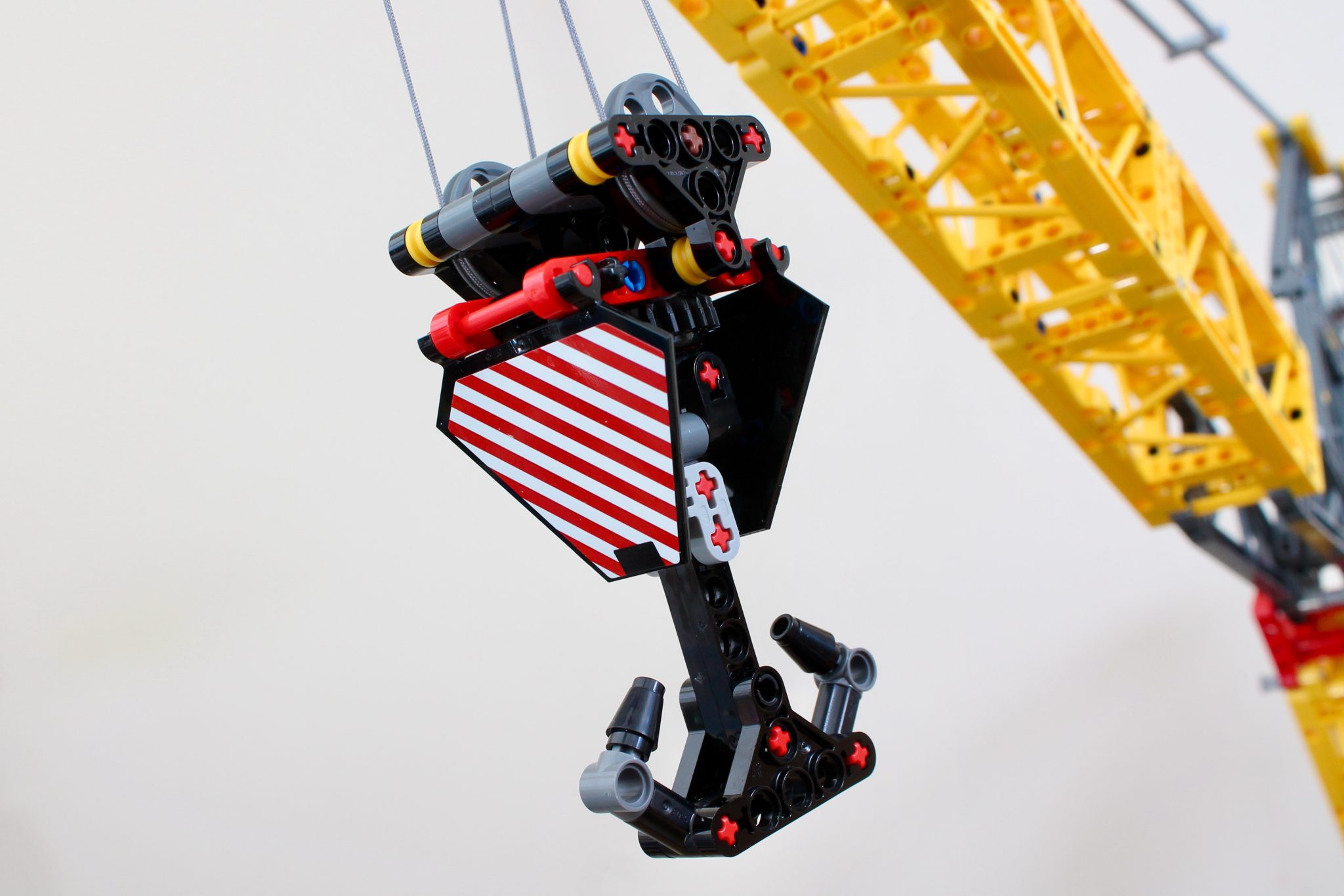 LEGO Technic 42146 Liebherr Crawler Crane LR 13000 review