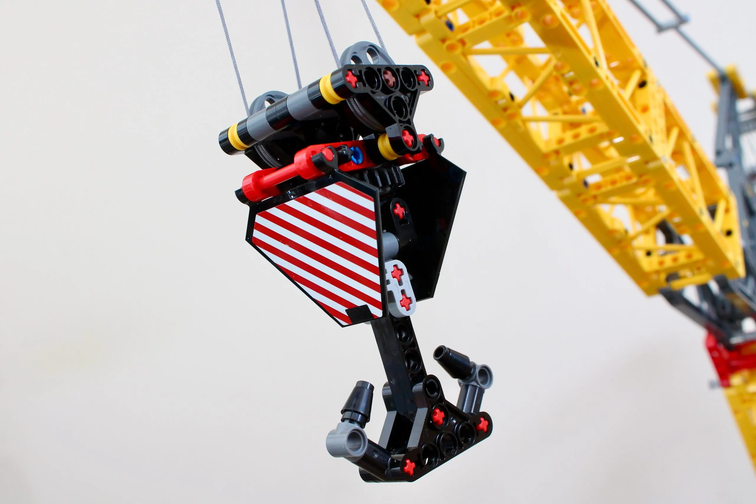LEGO Technic 42146 Liebherr Crawler Crane LR 13000 review