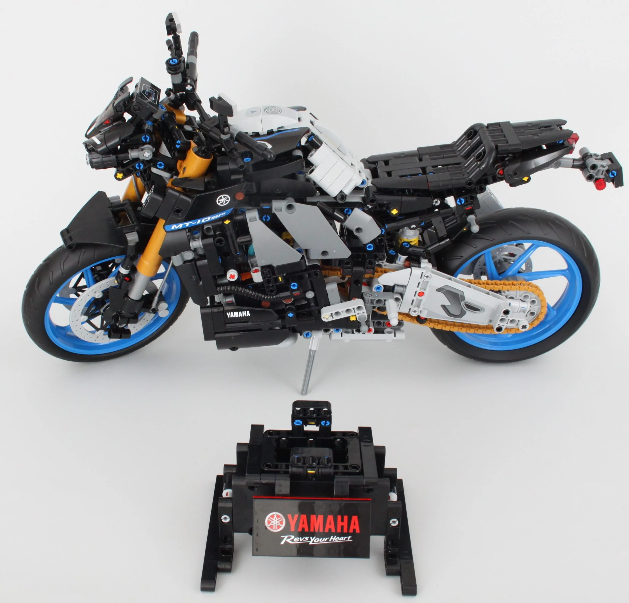LEGO Technic 42159 Yamaha MT-10 SP review
