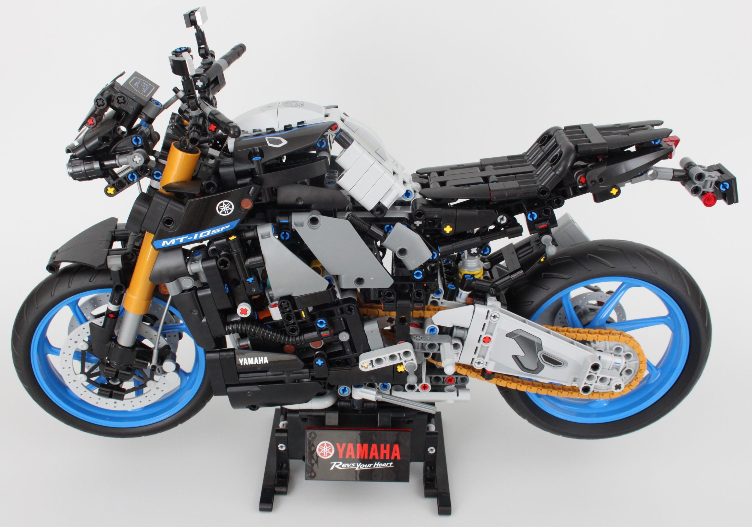 LEGO Technic 42159 Yamaha MT-10 SP review