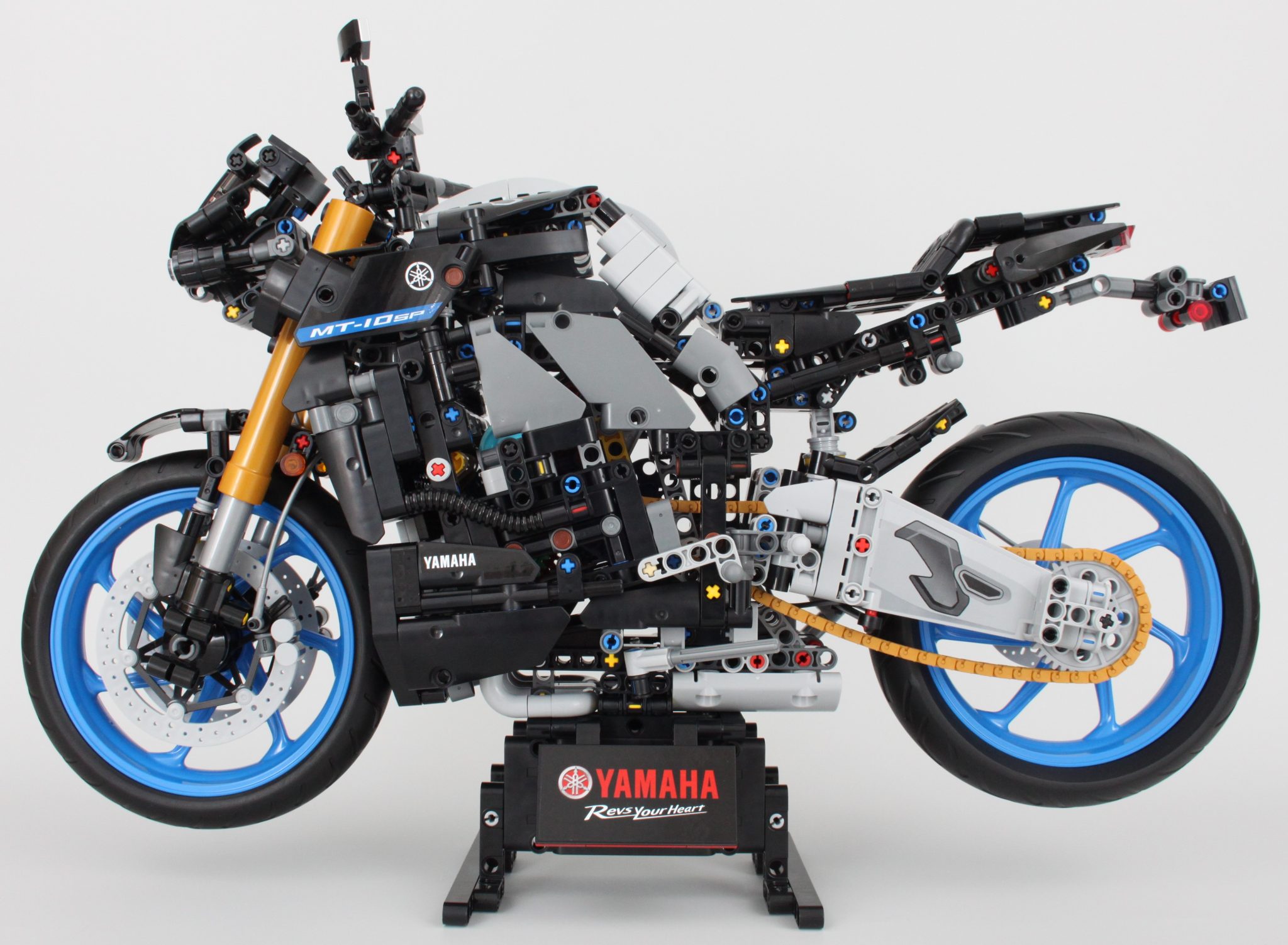 LEGO Technic 42159 Yamaha MT-10 SP review