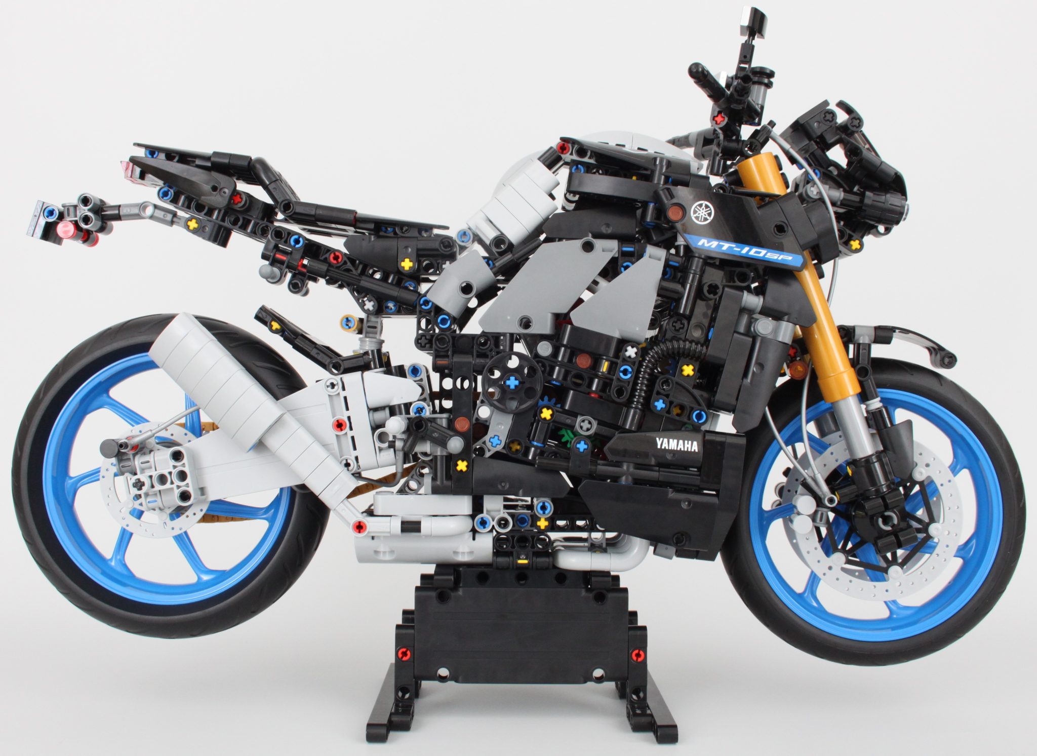 LEGO Technic 42159 Yamaha MT-10 SP review