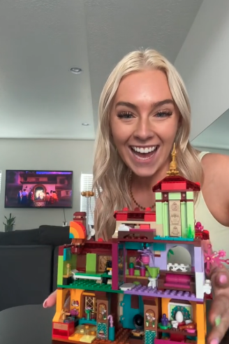 Experience the thrill of the very first LEGO set again