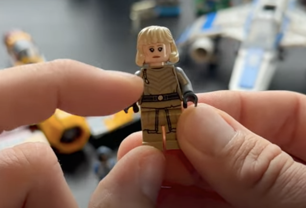 LEGO Star Wars 75364 New Republic E-Wing vs. Shin Hati’s Starfighter's ...