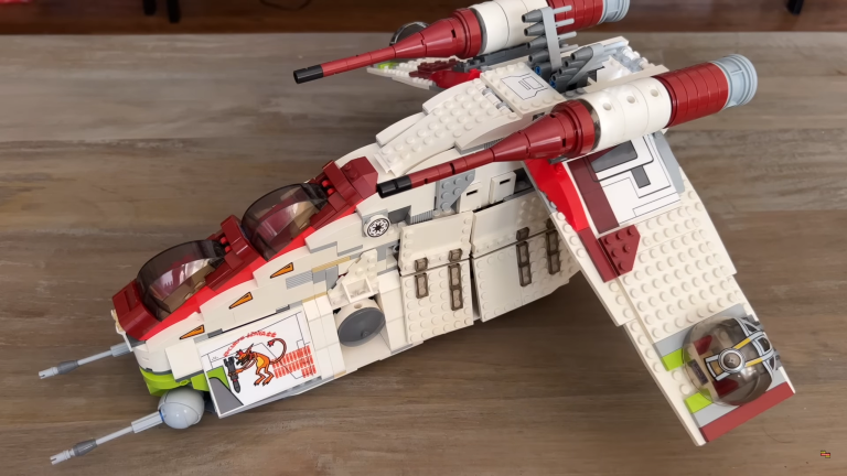 Comparing every LEGO Star Wars Republic Gunship playset so far