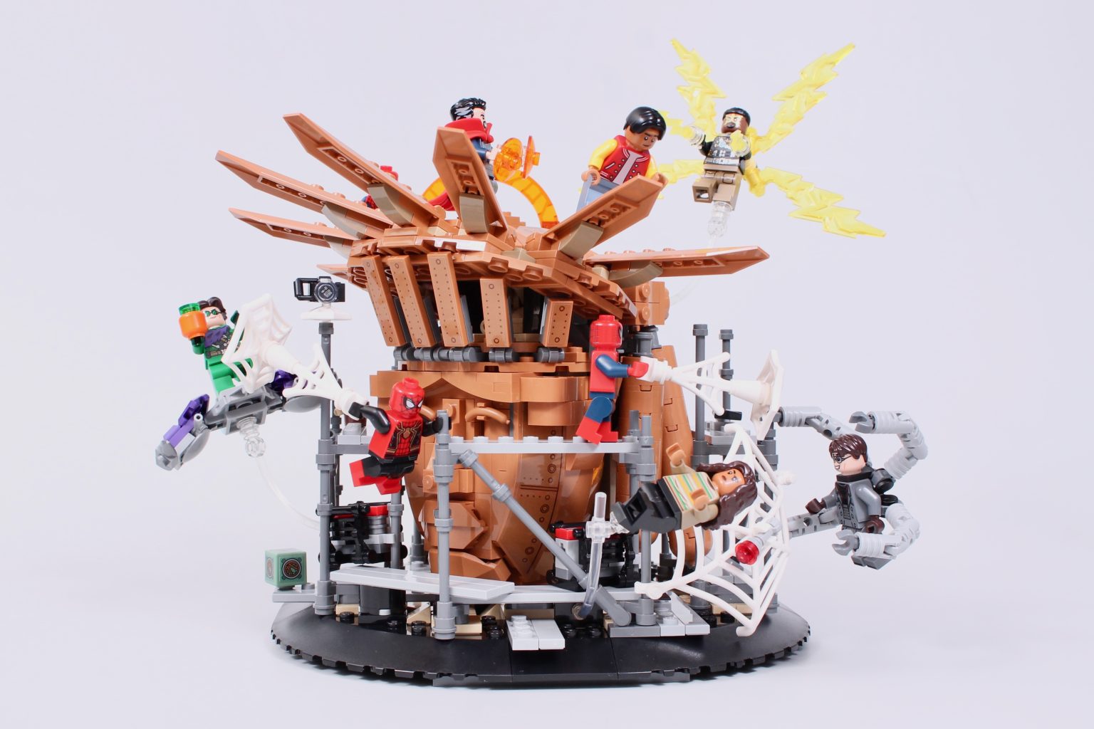 Sandman vs. Sarlacc: which LEGO DLC did it better in 2024?