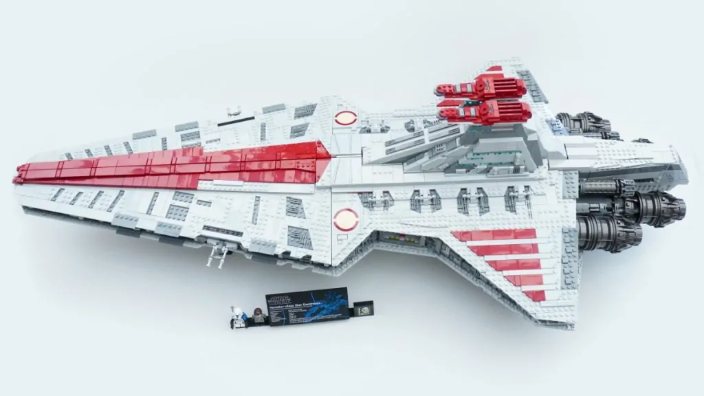 The most daring way to display LEGO Star Wars 75367 Venator