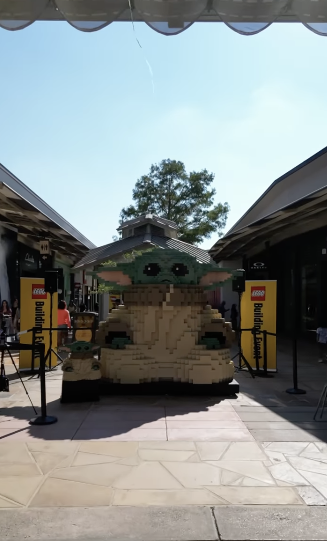 1000th LEGO Store offers super rare exclusive minifigures