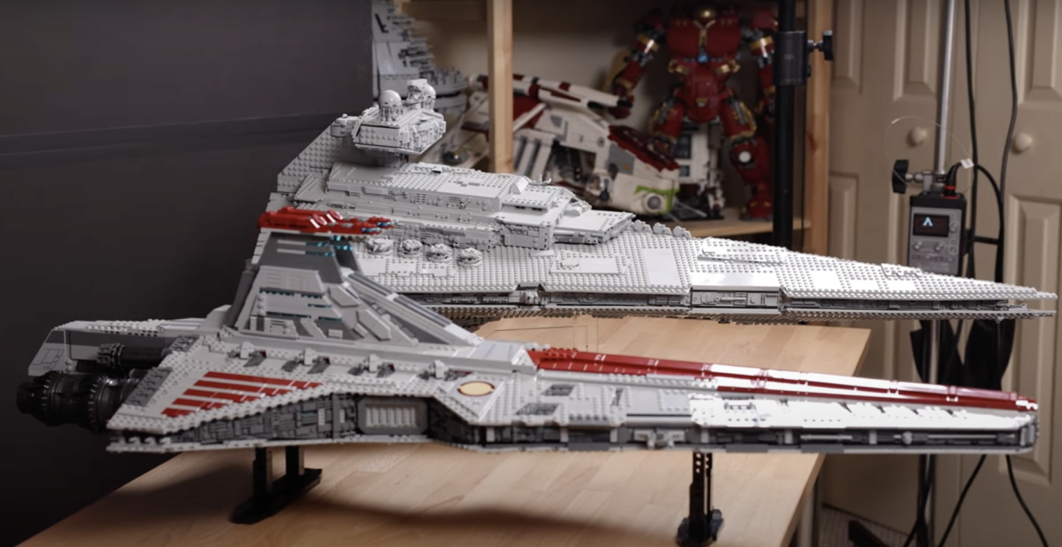Compare LEGO Star Wars UCS Venator to UCS Imperial Star Destroyer – and others