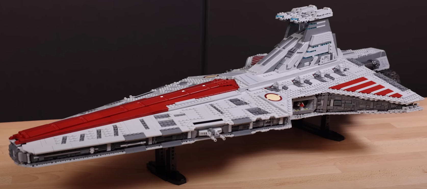 What if LEGO Star Wars 75367 Venator lost its red stripe?