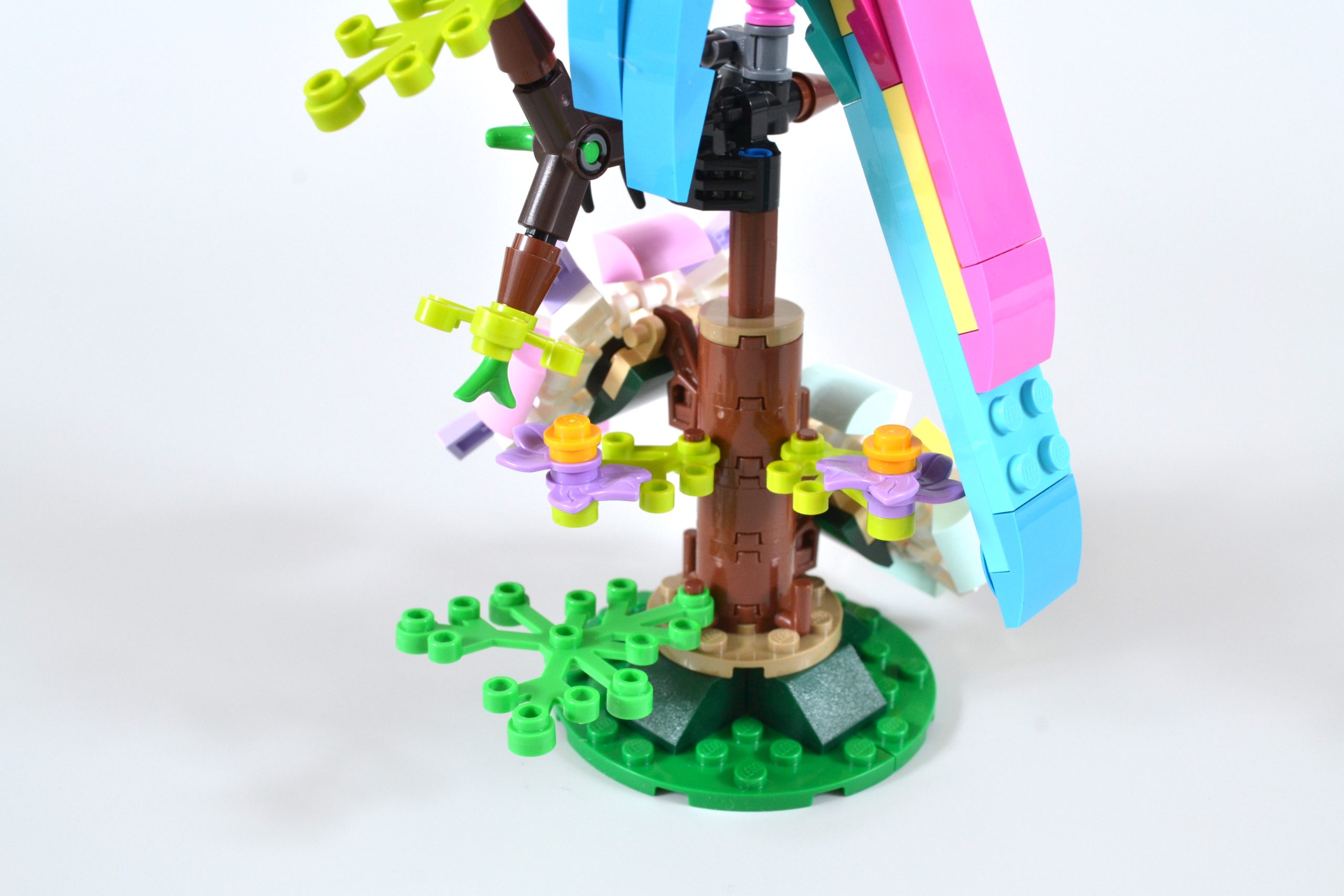 LEGO Creator 3-in-1 Exotic Parrots go head-to-head