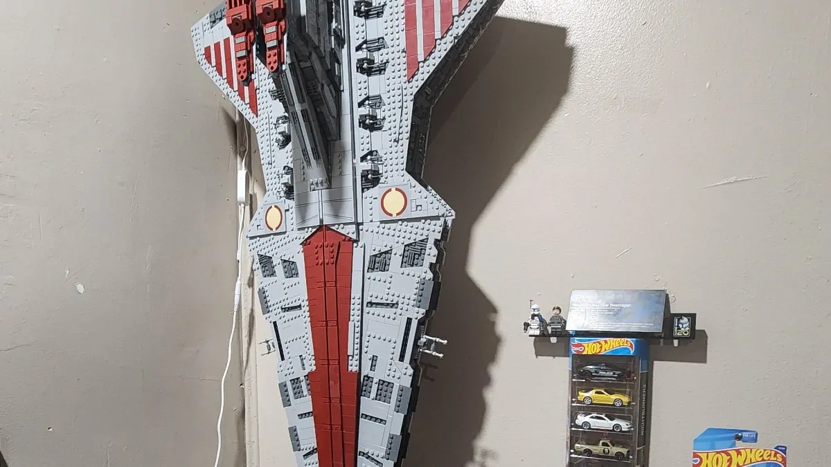 The most daring way to display LEGO Star Wars 75367 Venator