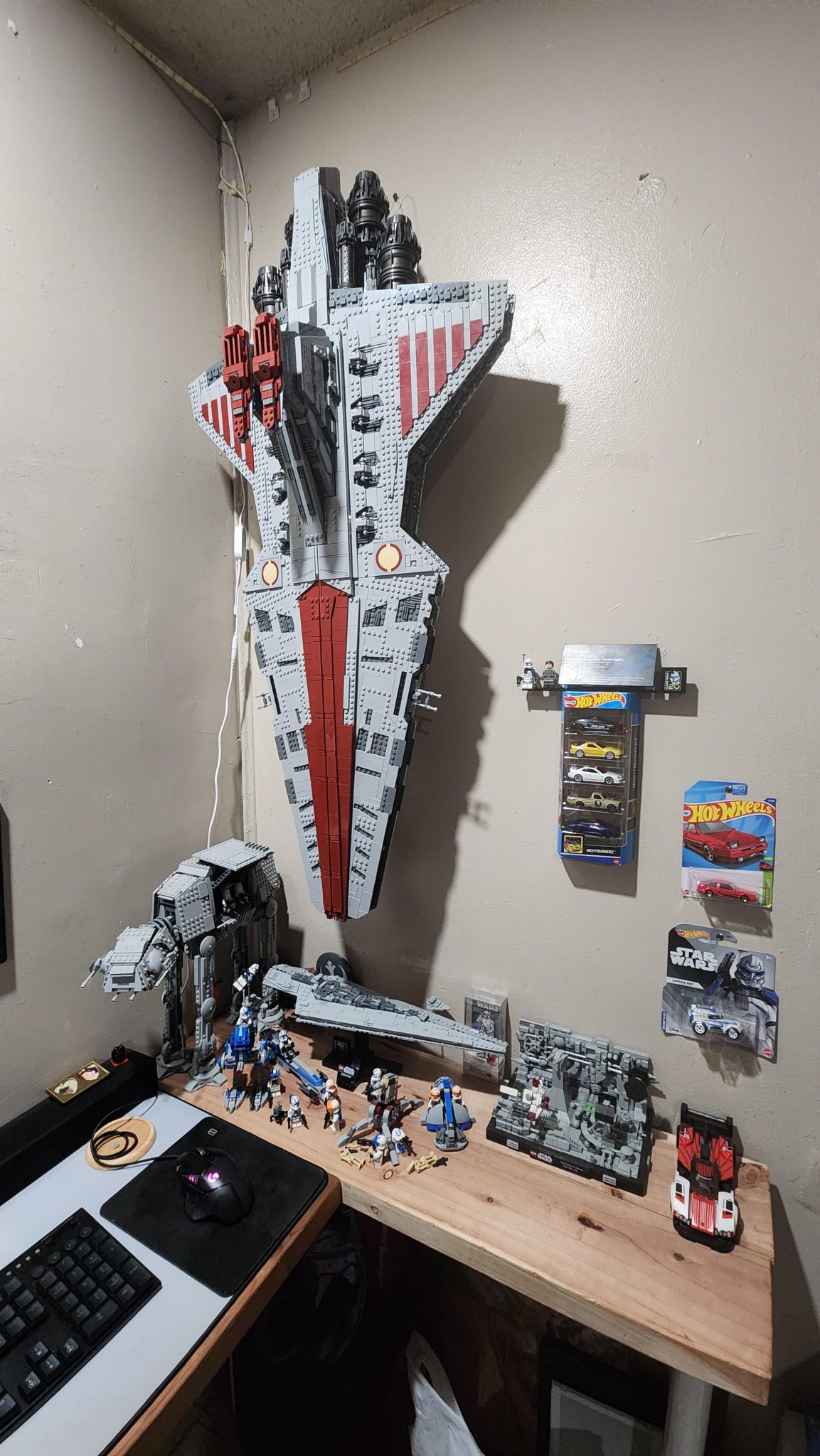 The most daring way to display LEGO Star Wars 75367 Venator