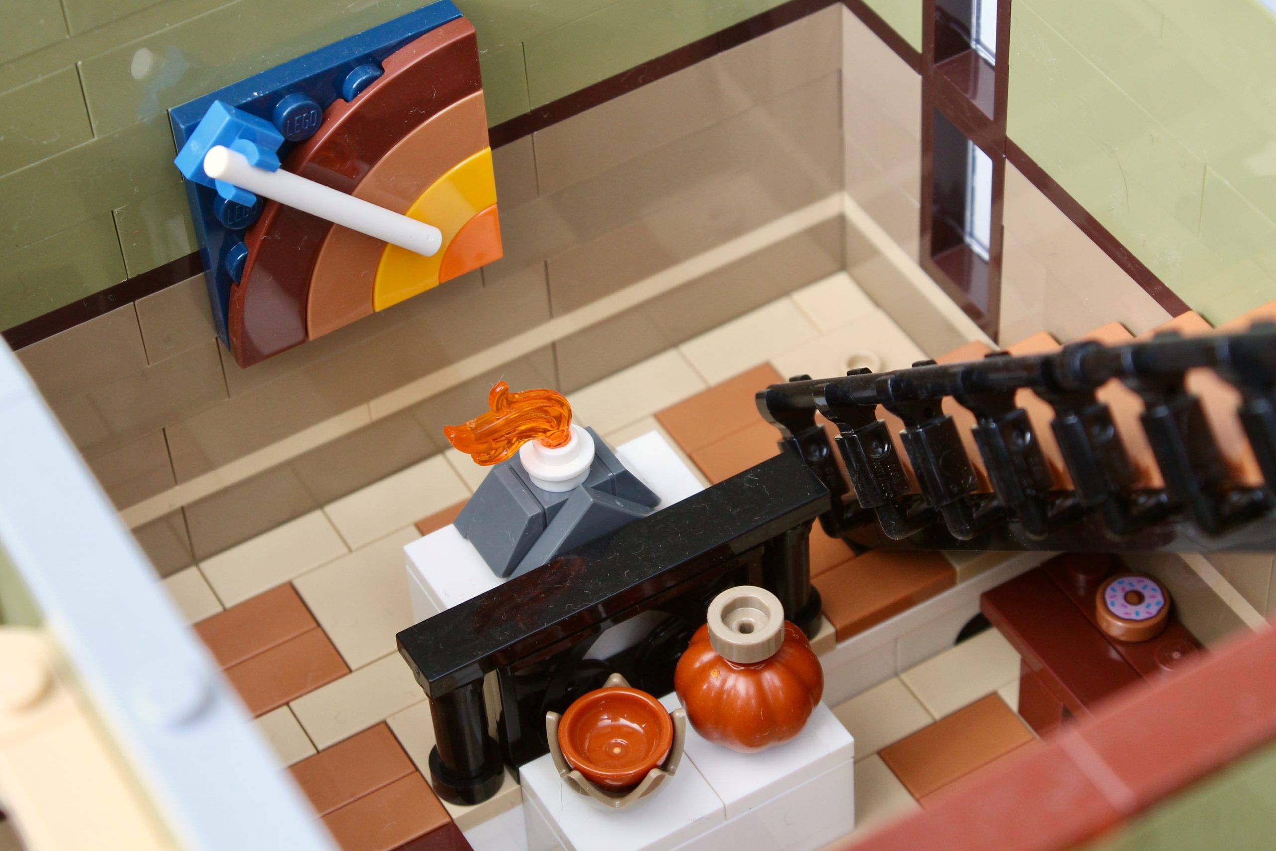 Every exhibit in LEGO Icons 10326 Natural History Museum