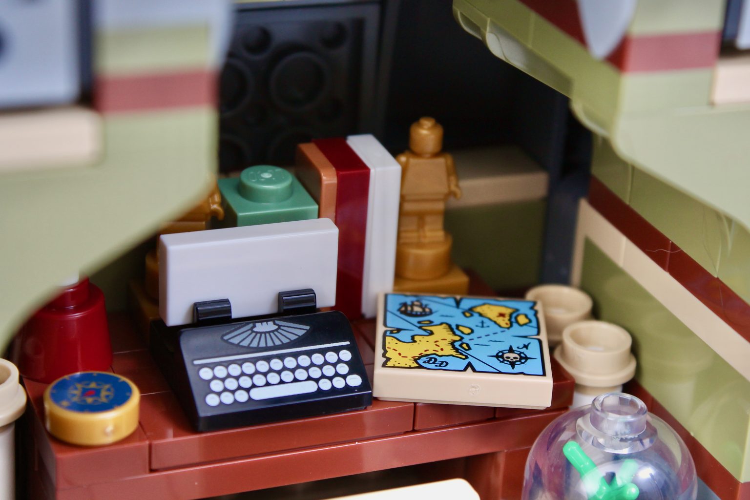 LEGO Ideas designers want to see customisation of 21347 Red London ...