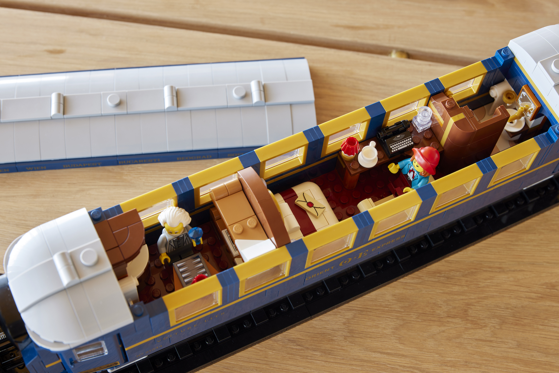 LEGO Ideas 21344 Orient Express visual tour and gallery