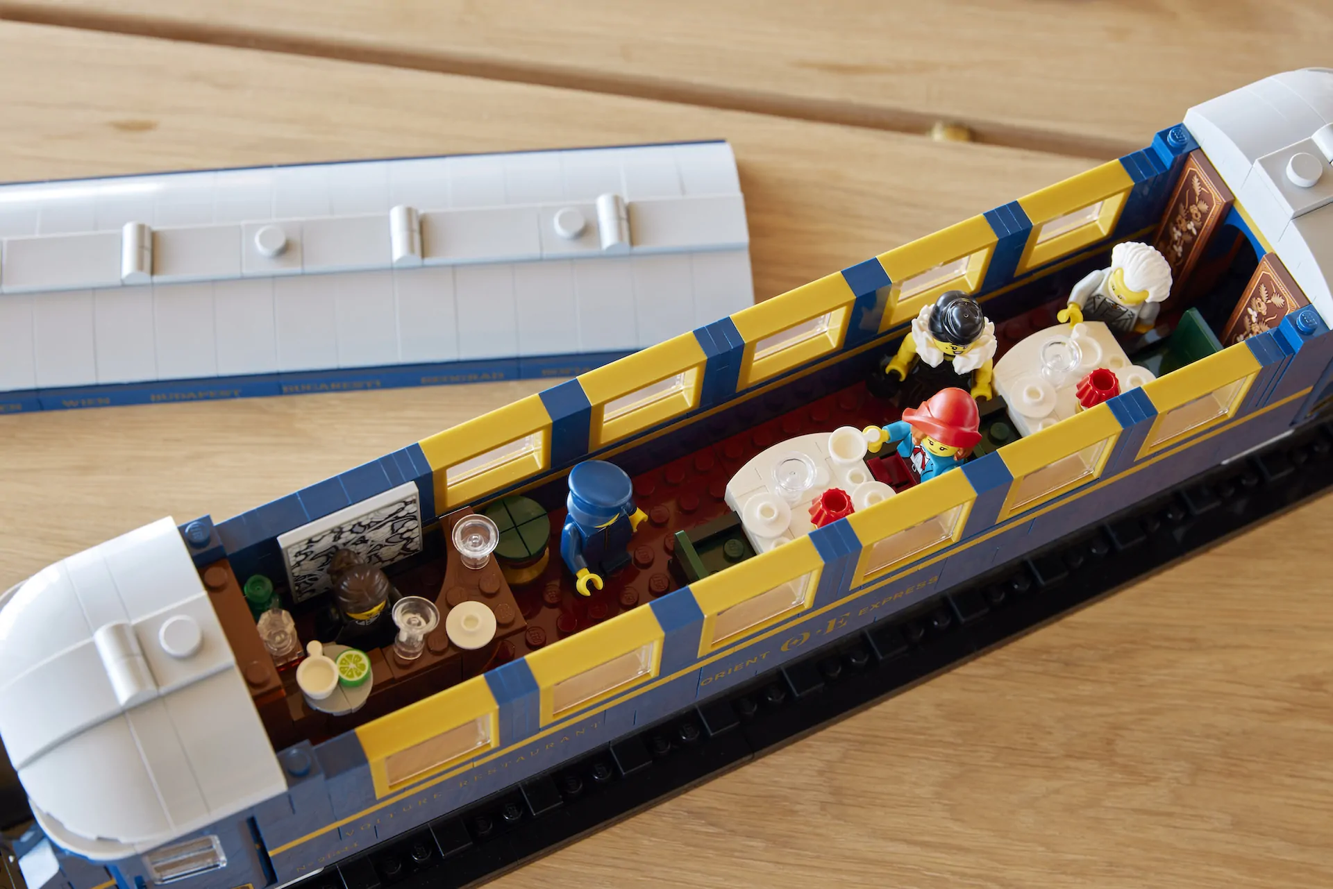 LEGO Ideas 21344 Orient Express visual tour and gallery