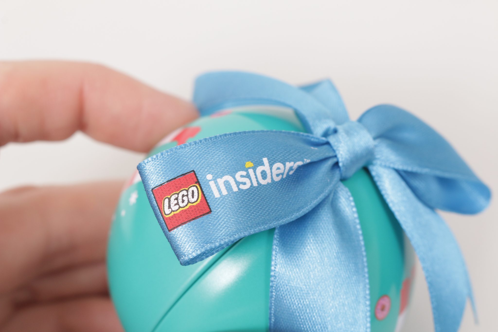 A hat, a poster and a bauble – reviewing some LEGO Insiders rewards