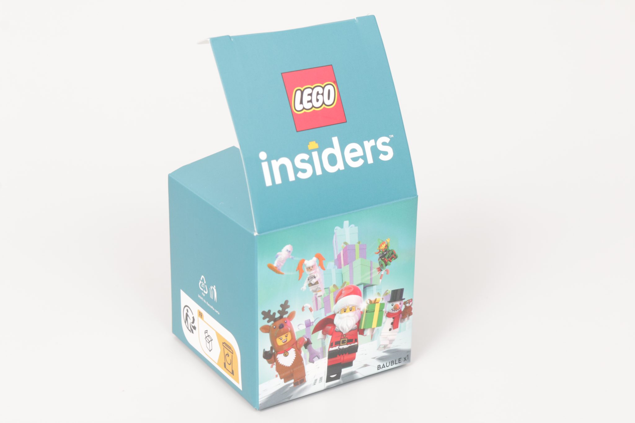 A hat, a poster and a bauble – reviewing some LEGO Insiders rewards