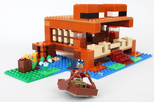 LEGO Minecraft 21256 The Frog House review
