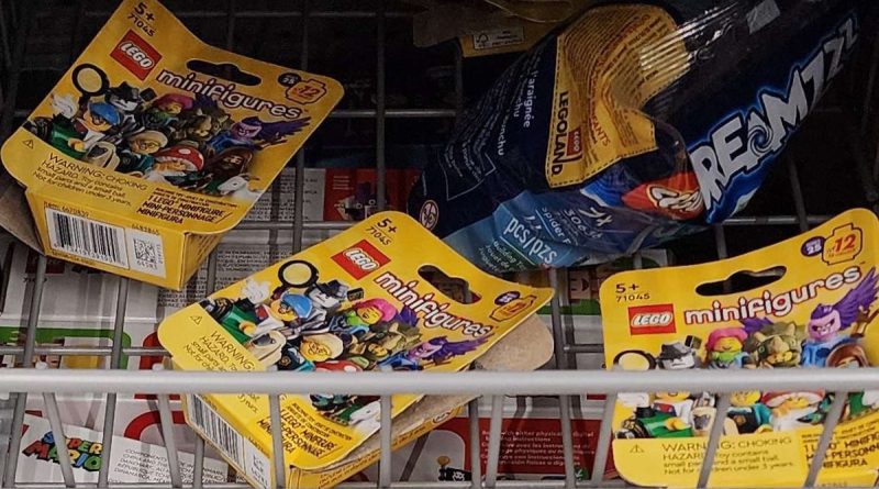 LEGO Minifigures Series 25 boxes are already being ripped apart
